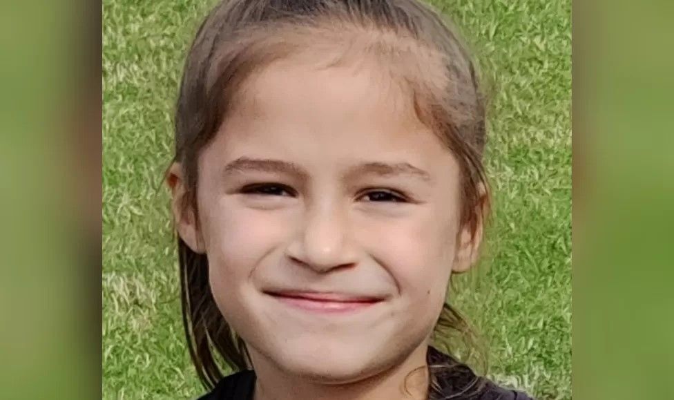 Balloon release in Katniss Seleznev's memory after hit-and-run - BBC News