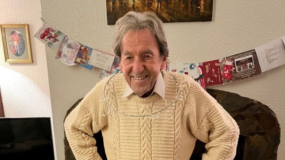 Blind BBC News correspondent Sean Dilley defeats mugger who stole his ...