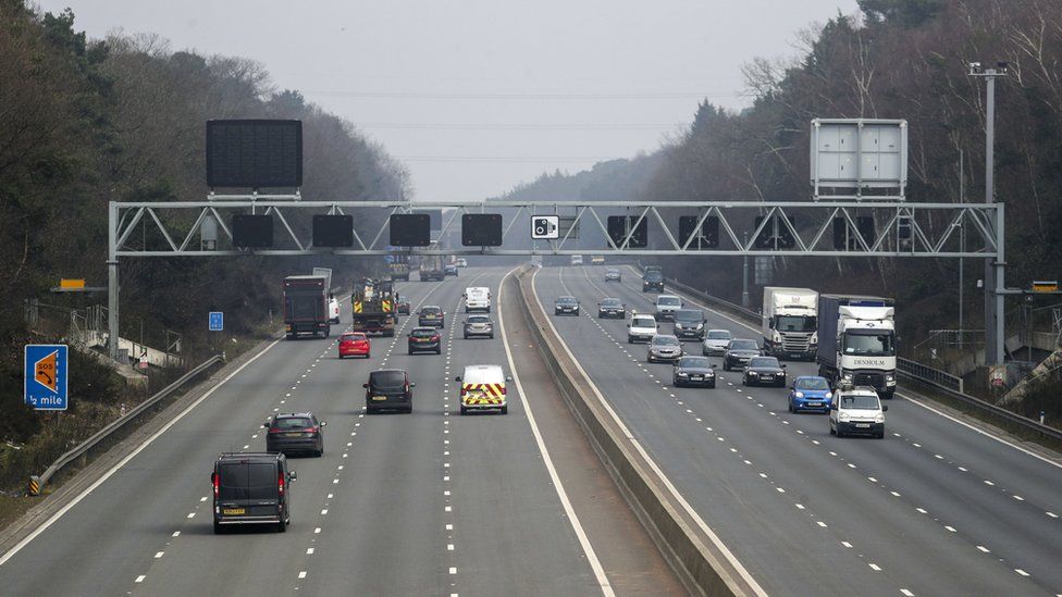 Smart motorways: System technology failed for hours, data shows - BBC News