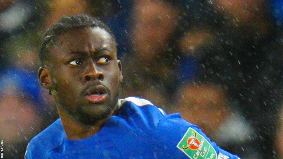 Alex Matos: Huddersfield Town sign Chelsea midfielder on loan - BBC Sport