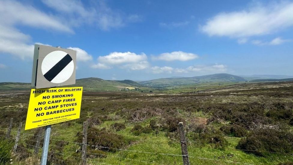 Series of wildfires prompts warning from Isle of Man fire crews - BBC News