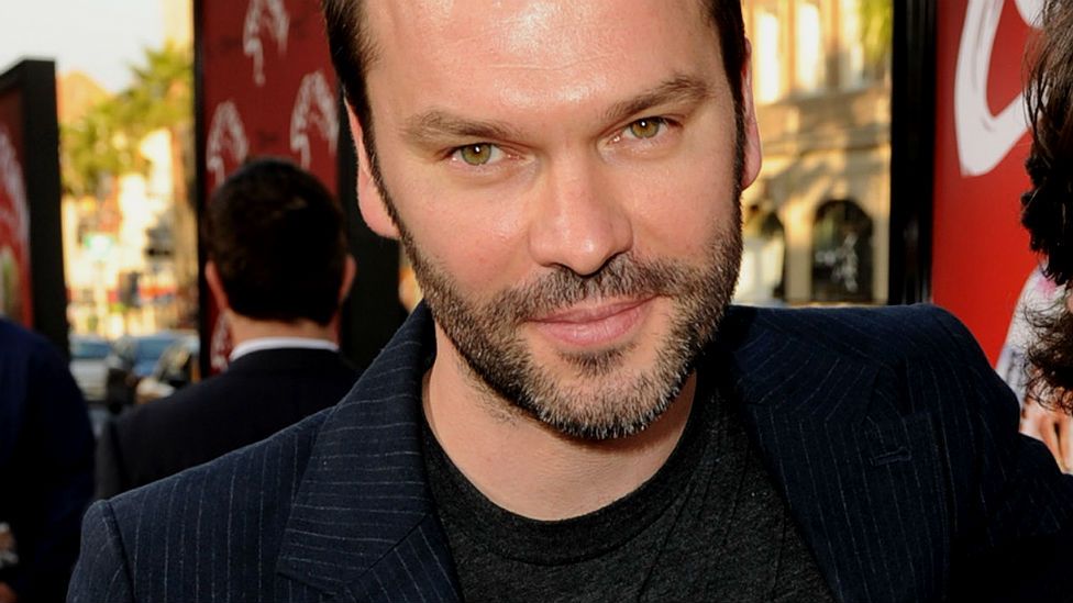 Radiohead producer thanks band after dad's death - BBC News