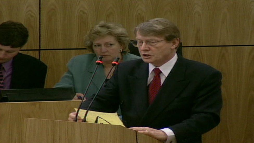 Million Welsh speakers target by 2050 backed by UK minister - BBC News