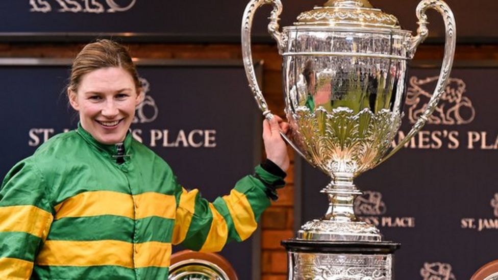 Nina Carberry: Pregnant jockey to miss rest of the season - BBC Sport