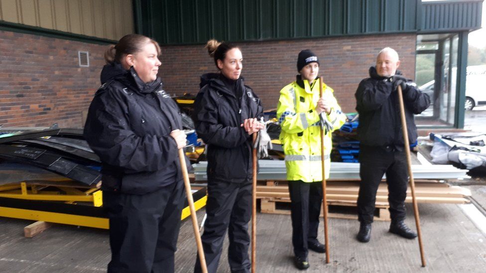 Terence Edwards murder: Police search Wrexham's Caia Park - BBC News