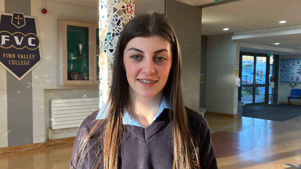 Ed Sheeran: Donegal pupils star in singer's music video - BBC News