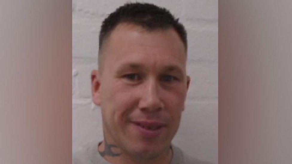 Robber Darren Burdfield absconds from Spring Hill prison - BBC News