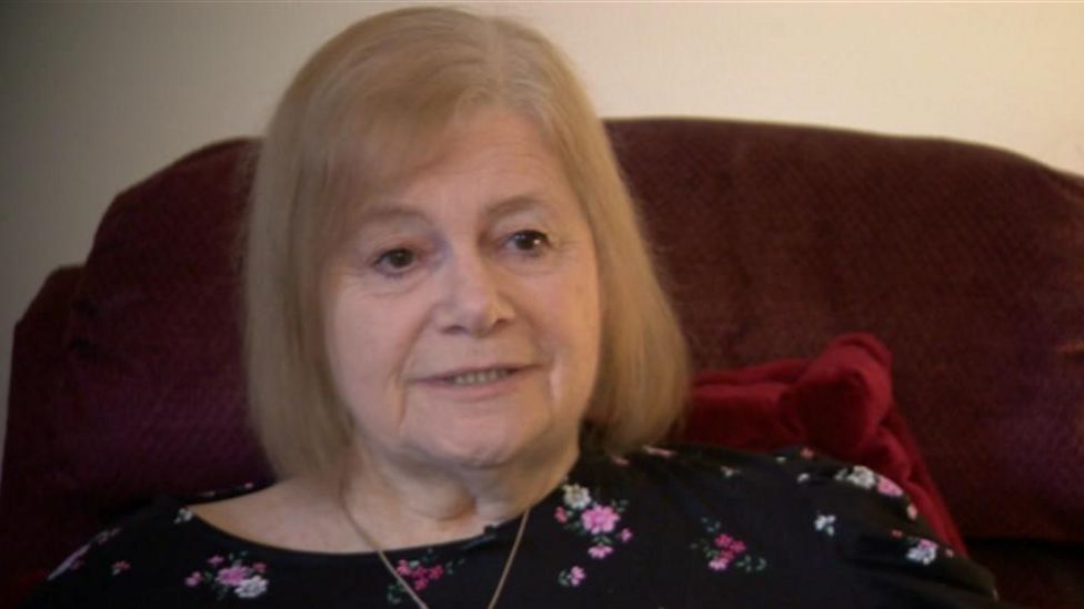 Falklands widow remembers hero husband - BBC News