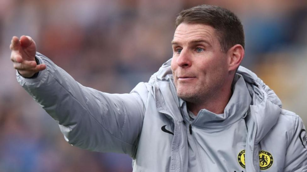 Chelsea receive £1m for Barry - BBC Sport