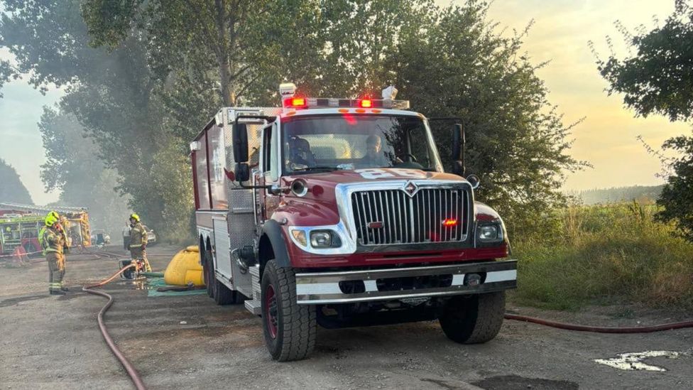 Mildenhall Stadium: Firefighters at scene of "large barn fire" - BBC News