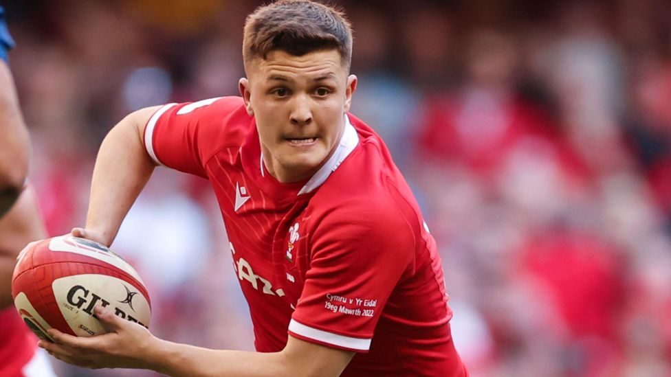 Welsh rugby: Who is signed or leaving regions for 2024-25 season - BBC ...