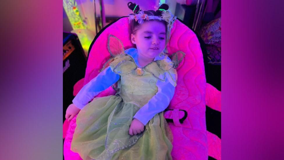 The little green dress uniting children with rare disorder - BBC News