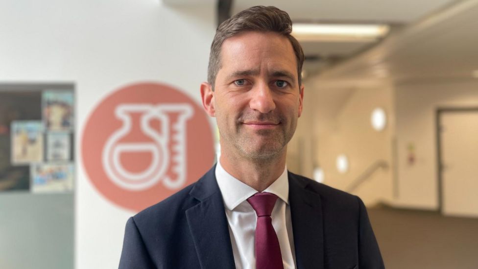 Wales GCSEs: Sciences and languages shake-up for exams from 2025 - BBC News