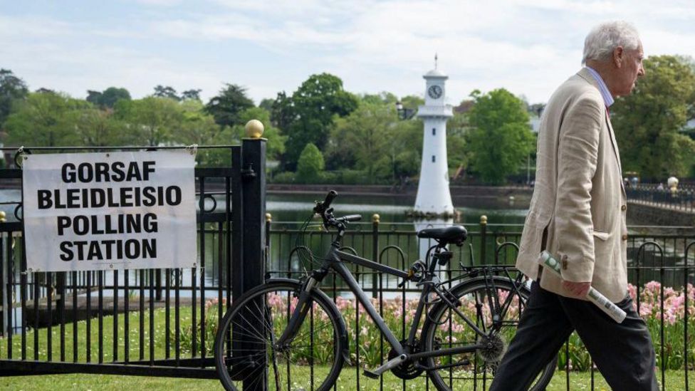 General election: Polling day is dehumanising, says blind voter - BBC News