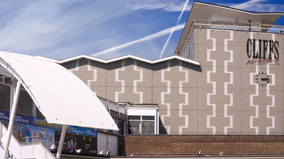 Southend's Cliffs Pavilion £8m revamp approved - BBC News