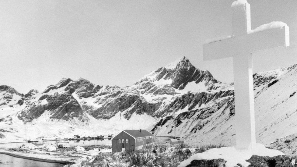 Memorial cross to explorer Shackleton bound for Dundee - BBC News
