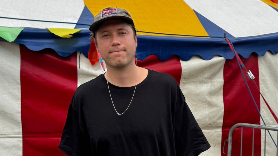 Stroud artist Max Rad performs at Glastonbury with Faithless - BBC News
