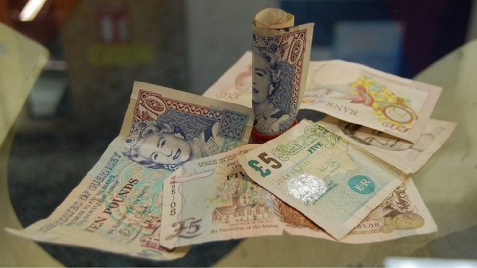 Warning over fake bank notes in Guernsey - BBC News