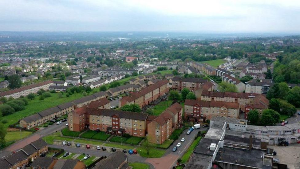 No supermarket for Castlemilk despite promises - BBC News