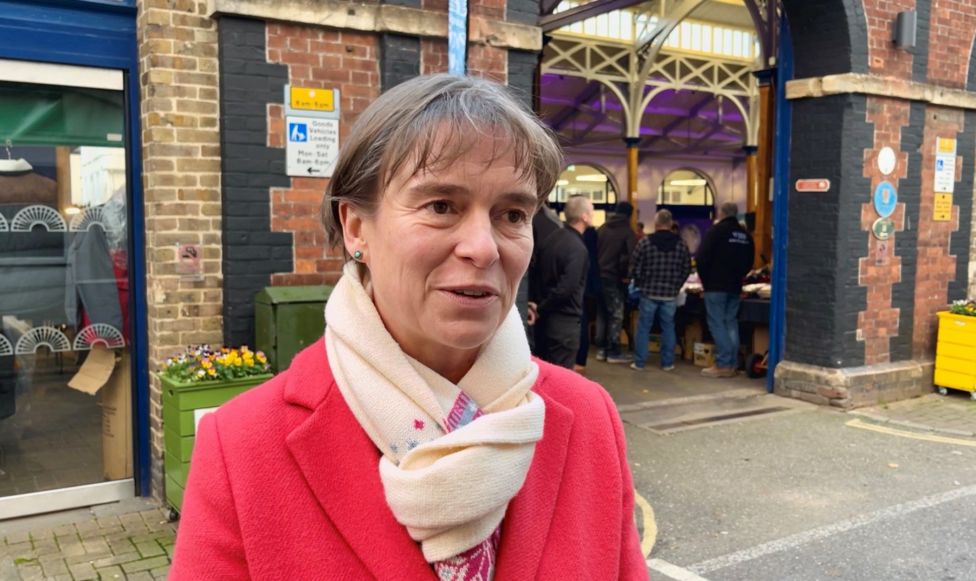 Barnstaple Pannier Market officially reopens - BBC News