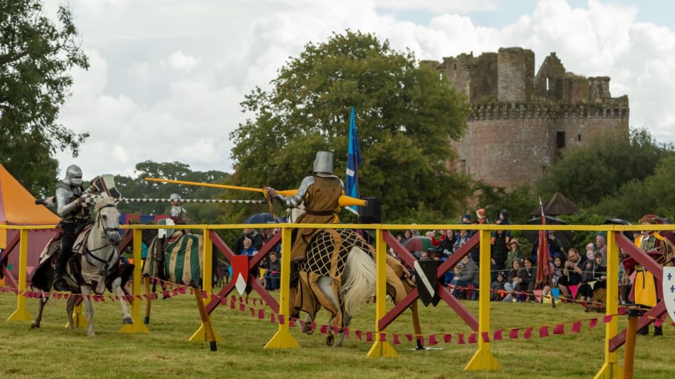 In pictures: Jousting tournament at Caerlaverock Castle - BBC News