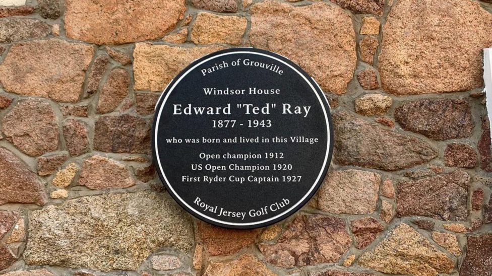 Plaque commemorates birthplace of Jersey golfer Ted Ray - BBC News