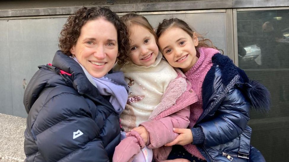 Young mum grateful for Sarah Harding cancer trial 'legacy' - BBC News