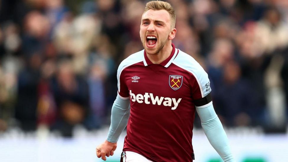 Bowen wins your player of the season vote - BBC Sport