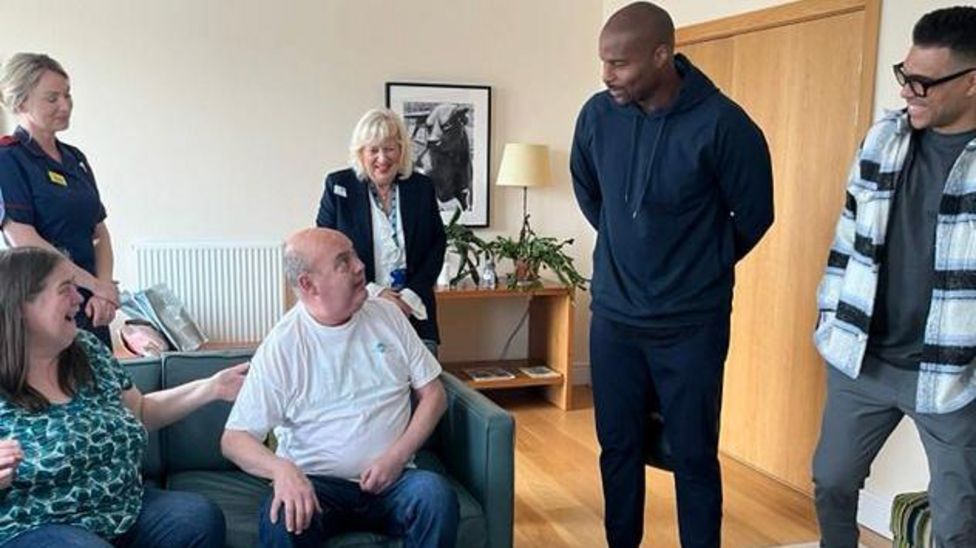 NFL stars' surprise Birmingham visit grants fan's last wish - BBC News