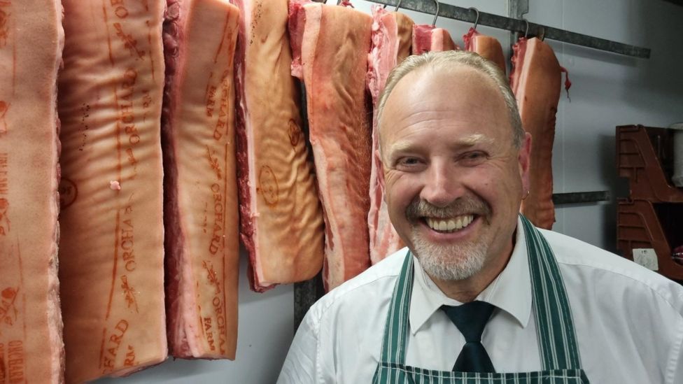 Long-serving Wiltshire butcher hangs up his apron - BBC News