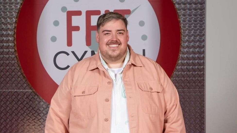 Ateb y Galw: Y Parch Dylan Parry - BBC Cymru Fyw