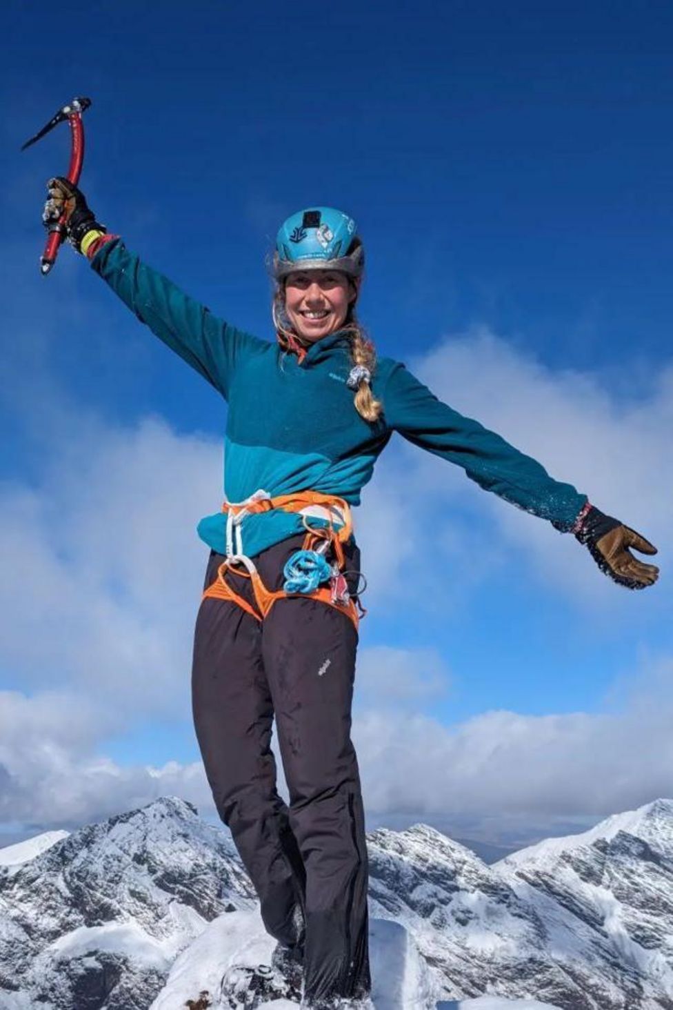 Inverness climber completes Scotland's Winter Munro Round - BBC News