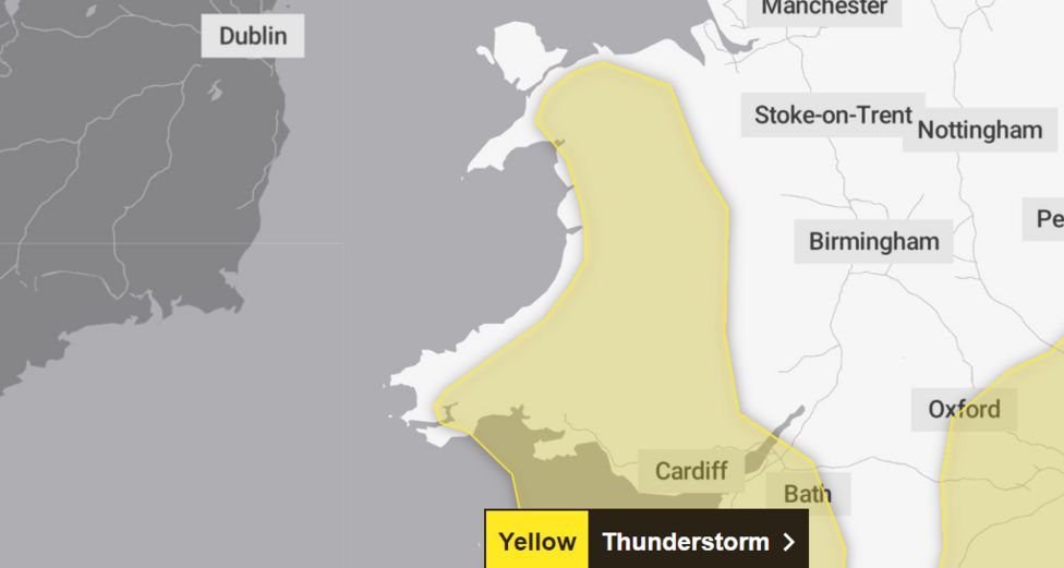 Weather: Flood warning as thunderstorms forecast across Wales - BBC News