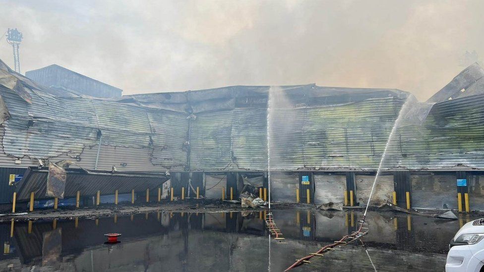 Byfleet fire: Family heirlooms go up in flames in storage unit - BBC News