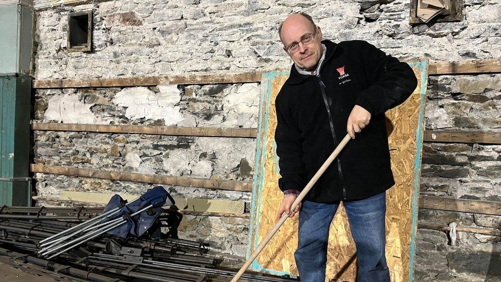Blaenau Ffestiniog: New hopes for old market hall - BBC News