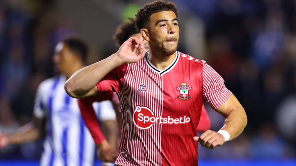 Che Adams: Southampton in new contract talks with Scotland forward ...