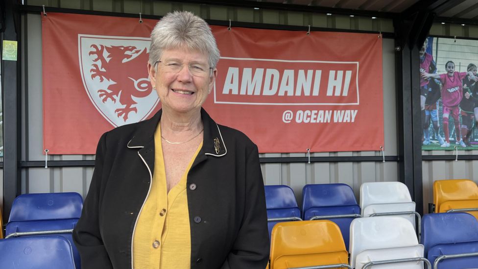 Periods: Cardiff City players describe 'empowering' facilities - BBC News