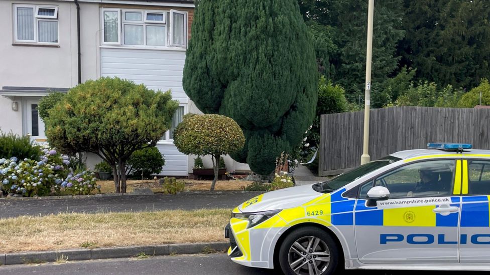 Romsey: Murder arrest after woman's sudden death - BBC News