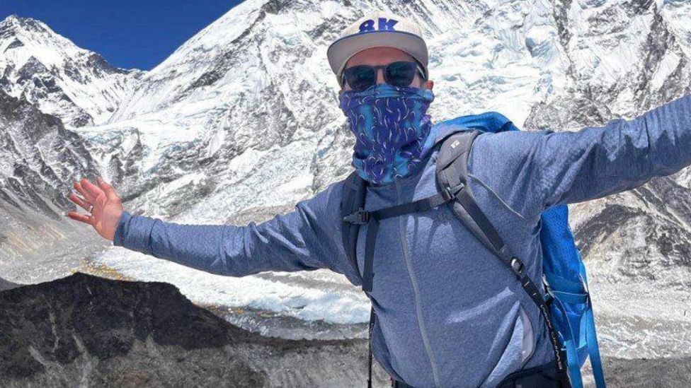 Everest climber: Fundraiser to bring home missing Wakefield man - BBC News