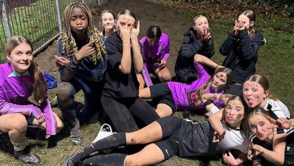 Bedford girls football team beat boys to win league title - BBC News