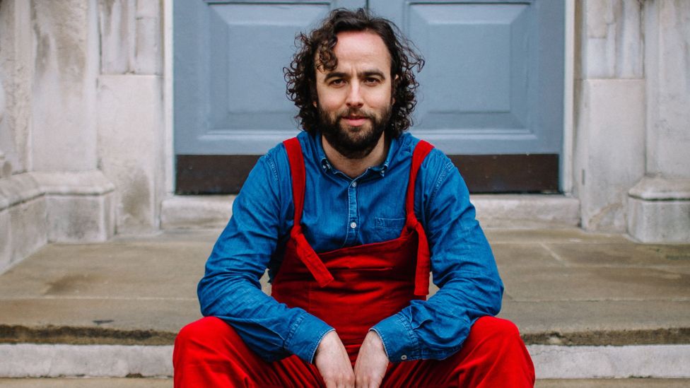 Daf James yn dod â'r Gymraeg i primetime - BBC Cymru Fyw