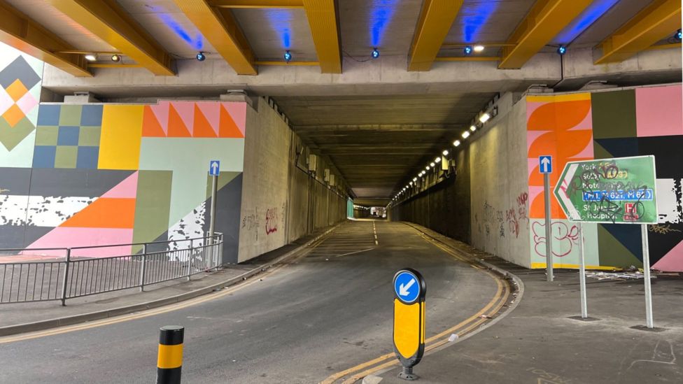 Leeds roadworks: Inner Ring Road tunnel opens ahead of schedule - BBC News
