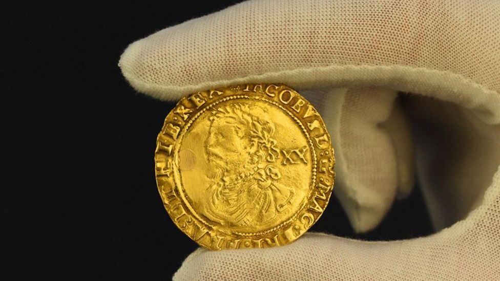 'Mint condition' gold coins to be auctioned in Shrewsbury - BBC News