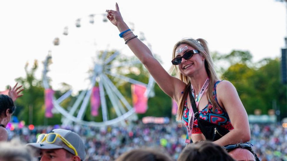 Radio 1's Big Weekend will bring success for Luton, locals told - BBC News