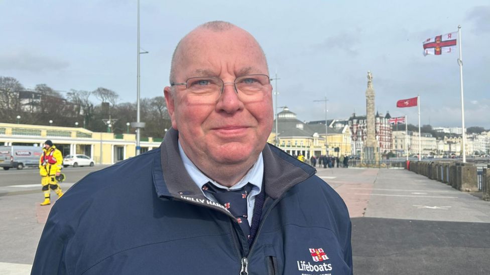 Service marks 200 years of the RNLI in its island birthplace - BBC News