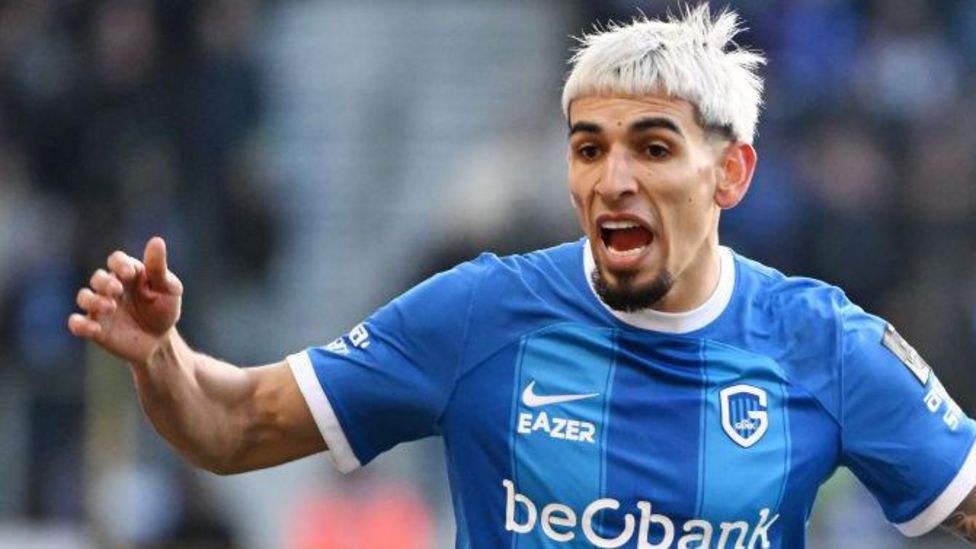 Crystal Palace hone in on Daniel Munoz - BBC Sport