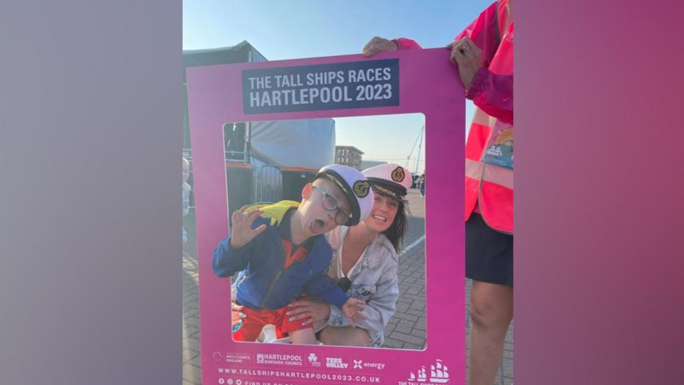 Hartlepool mum thanks public after son suffers seizure - BBC News