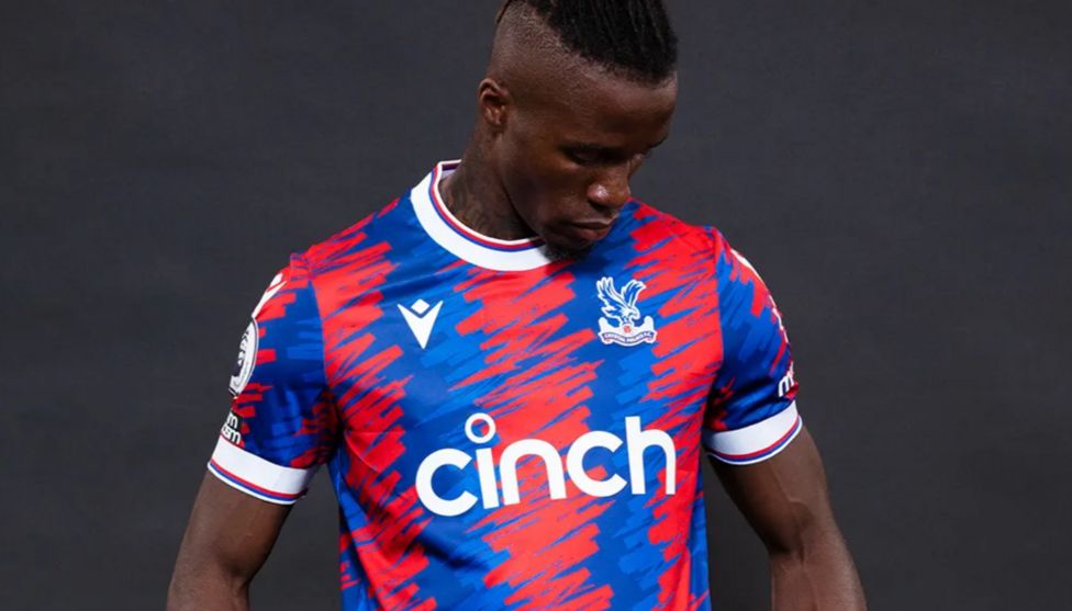 Crystal Palace unveil new home kit - BBC Sport
