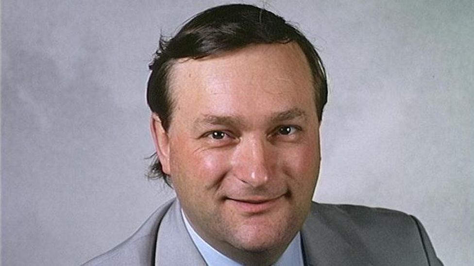 Newcastle Labour MP Nick Brown to stand down - BBC News