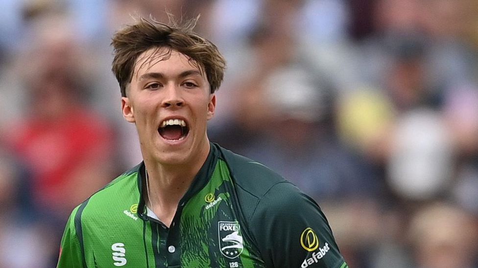 Josh Hull: Leicestershire seamer sings new three-year deal - BBC Sport
